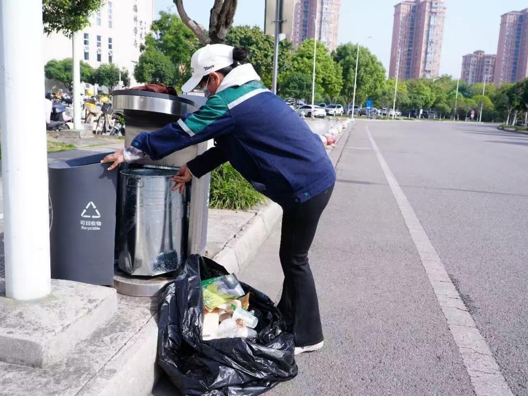 七秩成理·硬核考研人｜我校后勤一线环卫工李佳考研本校上岸！-成都理工大学文法学院(纪检监察学院)