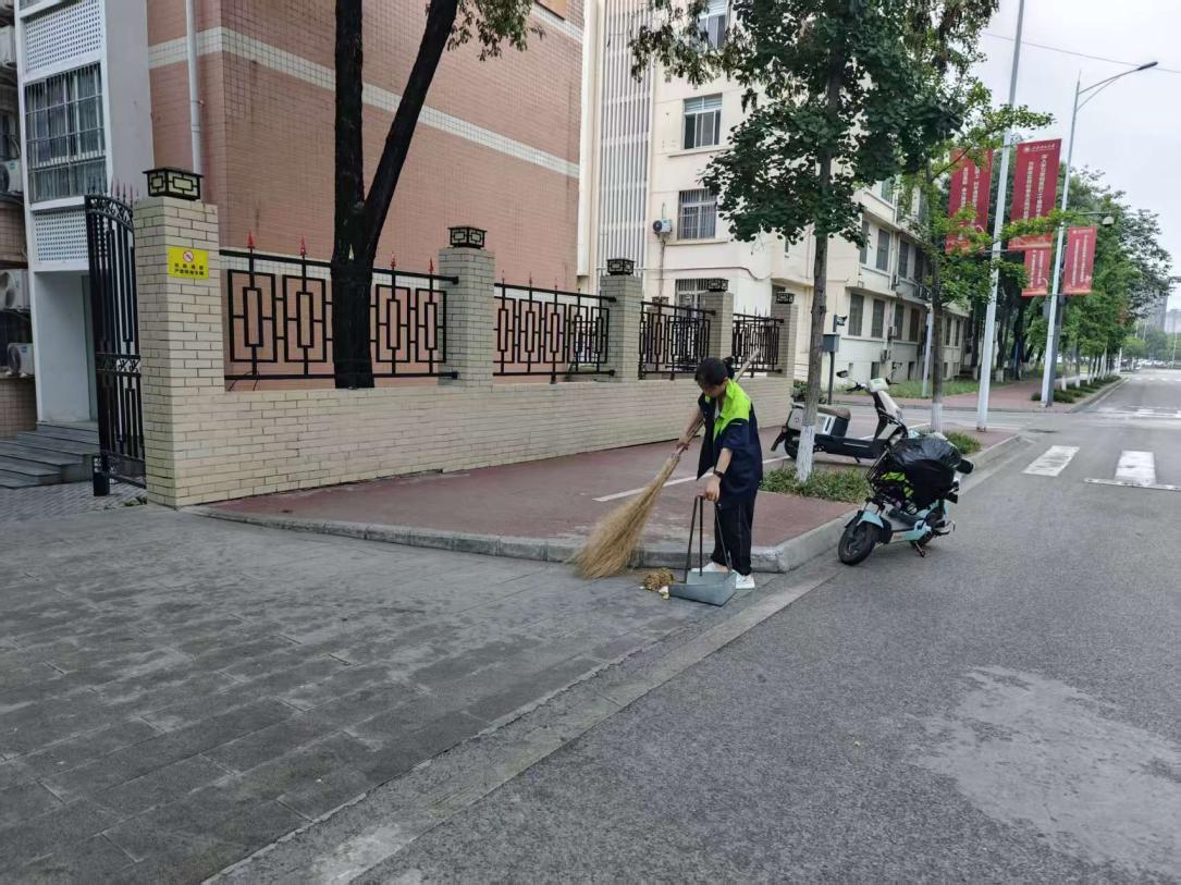 七秩成理·硬核考研人｜我校后勤一线环卫工李佳考研本校上岸！-成都理工大学文法学院(纪检监察学院)